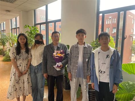 生科学院开展盈月揽芳华桃李谢师恩教师节特别活动 共青团昆明理工大学委员会