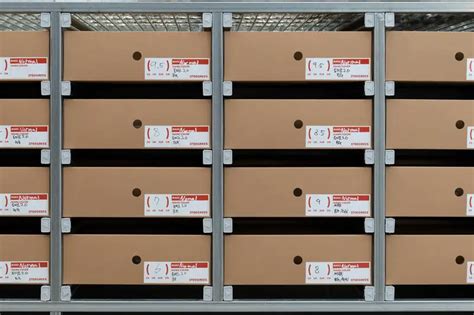 강렬한 오렌지 컬러 포인트 14평 캐주얼 패션 매장 인테리어 광진구 자양동