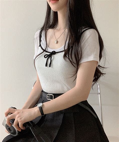 투게더위드미 러블리룩 포인트 배색 이너 리본 크롭 부클 여름 뷔스티에 끈나시 블랙 화이트 옐로우 레이어드룩 바캉스 휴양지룩 발레