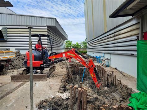 หน้างานเคหะบางพลี งานขุดวางถังแซท กดเสาเข็ม ทอยดินในไซต์งาน บริการรับปรับพื้นที่ เคลียร์ริ่งป่า