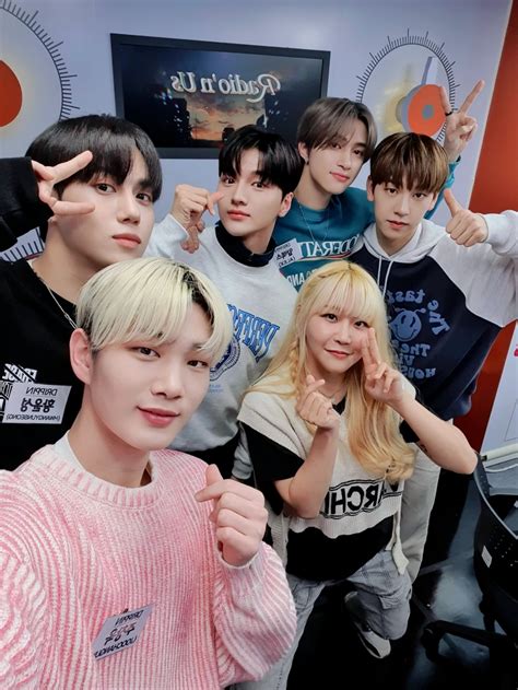 Rnus On Twitter 👨‍💻janet View📹 라디온어스에 드디어 기다리고 기다리던 짱리핀 등장💚 자체발광 아기왕자님들 덕에 스튜디오가 반짝반짝 ️