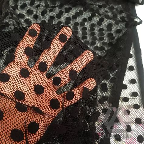 خرید و قیمت پارچه تور دانتل کش مخملی مشکی طرح توپی عرض 140 متر از غرفه
