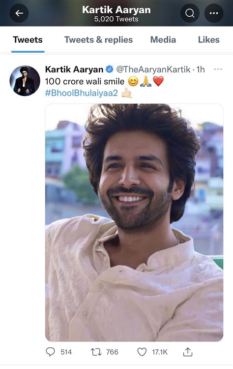 Kartik Showing His 100 Crore Wali Smile Bollyblindsngossip