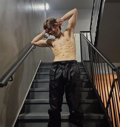 Пин на доске Johnnyorlando
