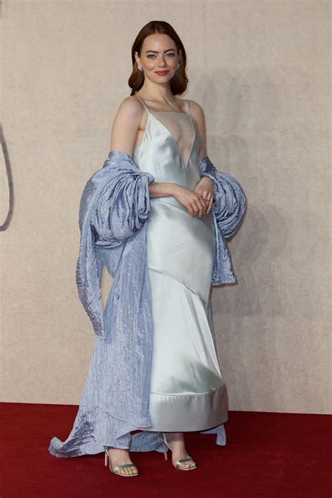 Emma Stones Braless Elegance A Visual Feast At ‘poor Things Premiere