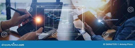 Analist Werkt Samen Met Computer In Business Analytics En Data