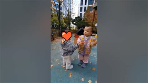 👨‍👩‍👦동네 놀이터에서 친구와 뽀로로 보리차 🍻 건배 짱 👍 하는 귀요미 🧸 Youtube