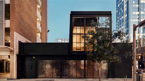 Big Glass Box Brings Light Into Olson Kundigs Comedor Restaurant In Austin