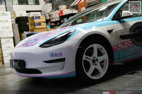 痛车组的model3p与日本enkei Pf05的完美搭配 胎铃汇装车案例 胎铃汇官网