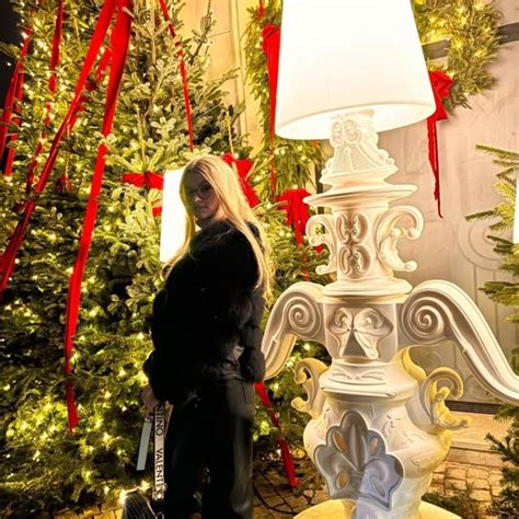 Larrisa Larrisa Threads Say More