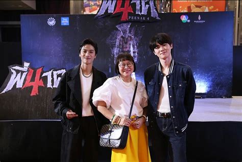 แม่นายหน่อง อรุโณชา ร่วมงานรอบสื่อมวลชน ภาพยนตร์ พี่นาค4 พร้อมมอบช่อดอกไม้ เพื่อร่วมแสดงความ