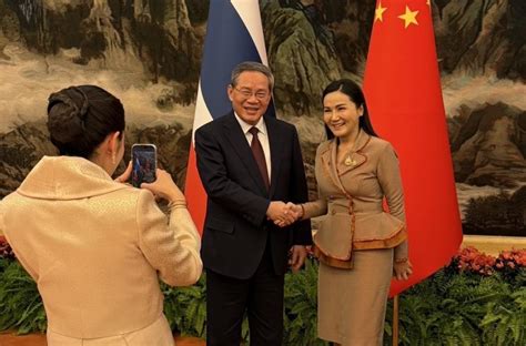 Photo Gallery เผยภาพโมเมนต์น่ารัก“อาจารย์แหม่ม”โพสต์ขอบคุณ“นายกอุ๊งอิ๊ง“สวมบทตากล้องกิตติมศักดิ์