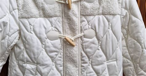 새상품패딩자켓 텍때고 한번입어본것이 전부예요아이보리색 가벼워요 싸이즈 90입니다작아서 내놨봅니다 봉명1동 여성의류 당근 중고거래