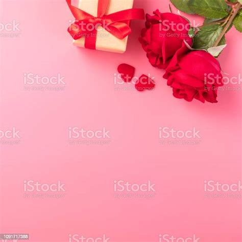 인사말 카드 개념 주는 발렌타인 기념일 어머니의 날 및 분홍색 배경에 생일 놀람에 존재의 공간을 복사 상위 보기 개념에 대한