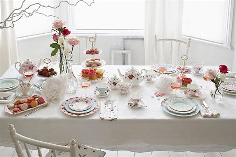 Как да миксираме и съчетаем чаши от цветно стъкло Аранжиране на маса And Красиво сервиране