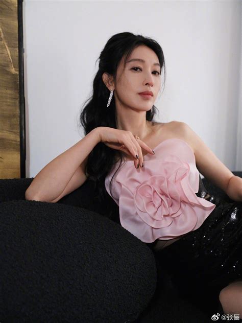 China Entertainment News Zhang Li Poses For Photo Shoot