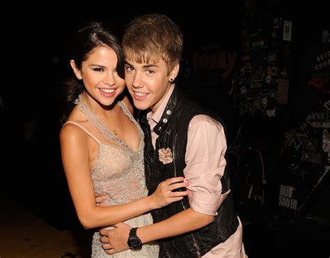 Kisah Cinta Justin Bieber Dan Selena Gomez Homecare24