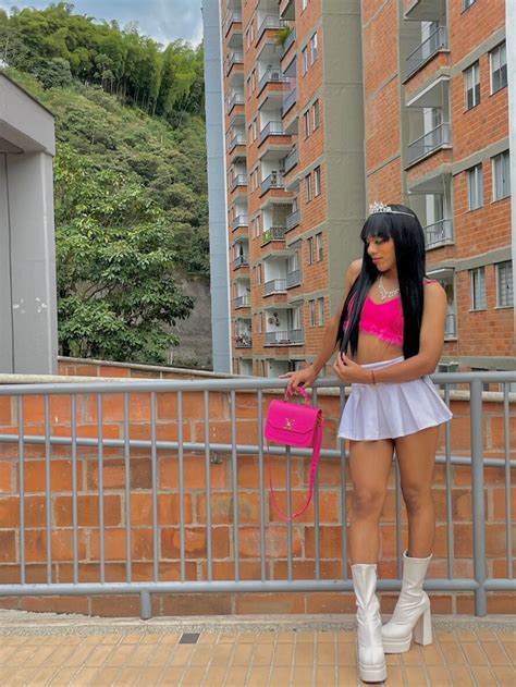 Vicky Dolce Webcam Model Profile Xhamsterlive