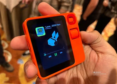 Looi 机器人全方位使用体验：让你的智能手机拥有一个身体和可爱的灵魂 喜好儿网