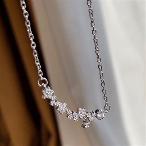 ყელსაბამი ვარსკვლავებით