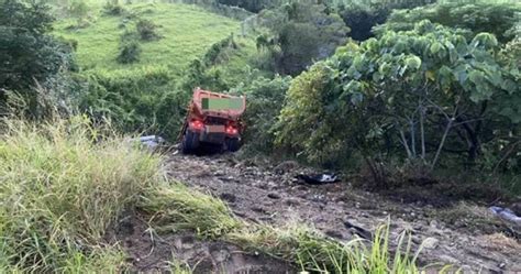 國道3號清晨車禍 聯結車失控擦撞護欄滑落邊坡 社會 Ctwant