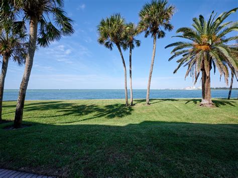 031windward Passage Candy Swick