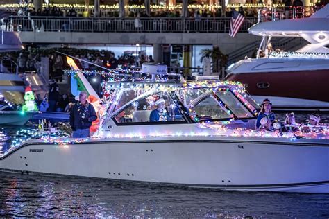 Holiday Lighted Boat Parade Events Friends Of The Riverwalk