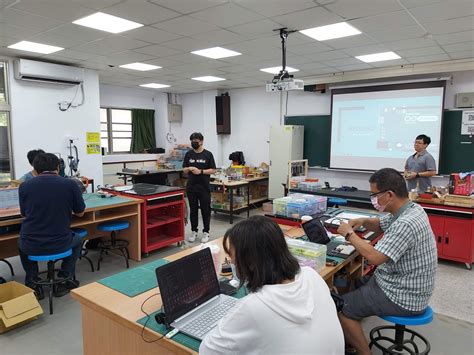 信惠的瘋狂教室 感謝 花蓮縣玉里自造教育及科技中心 的邀請，讓老師們體驗使用chatgpt來製作arduino專題~