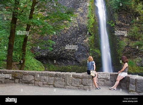 Horsetail Falls In The Columbia River Gorge Greater Portland Region
