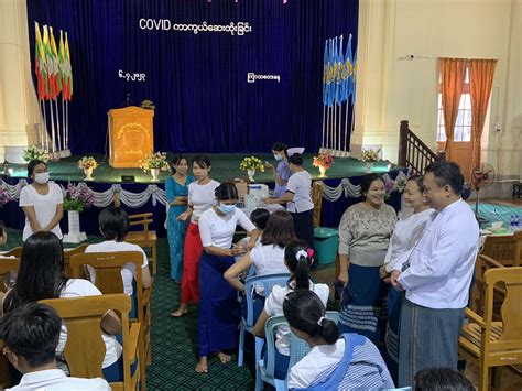 ကွန်ပျူတာတက္ကသိုလ် ဟင်္သာတ တွင် ကျောင်းသား၊ ကျောင်းသူများအား ကိုဗစ် ၁၉ ကာကွယ်ဆေးများ ထိုးနှံပေး