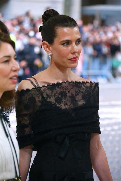 Charlotte Casiraghi Ultra élégante Au Met Gala 2023 Les Stars Rendent