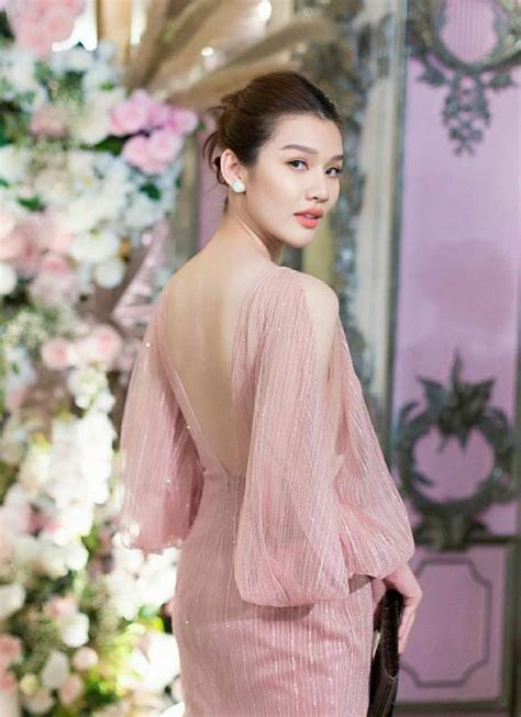 “จุ๊บจิ๊บ ธนพร” ภรรยาคนสวย “ร อ ธรรมนัส” โชว์เซ็กซี่ชุดว่ายน้ำ ทำเอาหนุ่มๆ อิจฉา