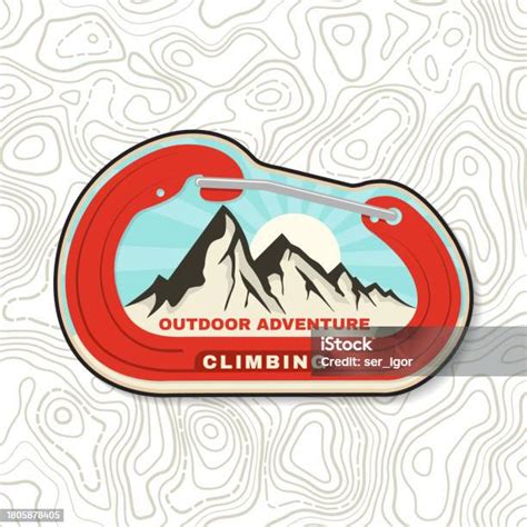 등반 배지 로고 패치 스티커 벡터 셔츠 또는 로고 프린트 스탬프 또는 티셔츠에 대한 개념 빈티지 타이포그래피 디자인 산과 오래 된 금속 등반 얼음 도끼 실루엣 야외 모험 0