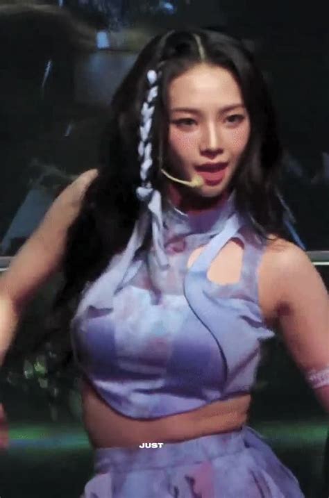 묵직한 가슴 무빙 에스파 카리나