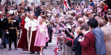 Elizabeth Ii Et Les Sex Pistols En 1977 Le Jubilé Dargent Rock And