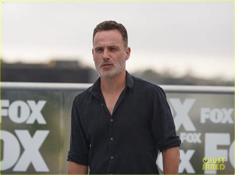 Walking Dead Cast Does A Classic Prom Pose At Comic Con Photo 4117469 Andrew Lincoln