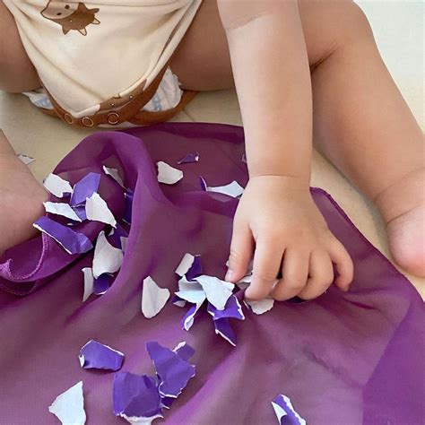 16~18개월 놀이 색종이 조각으로 놀이해요