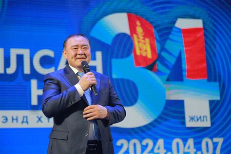 Л Гантөмөр С Зориг агсны хөшөө Нийслэлийн хийгээд Зориг сан ийн эзэмшилд байдаг