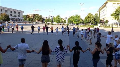 Хоро Дойди дойди либе ле размер 2 4 Пиринска фолклорна област Youtube