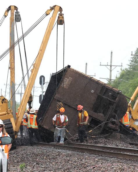Photos Train Derails In Somonauk Spilling Coal Blocking Intersections Shaw Local