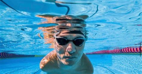 عباس کریمی ورزشکار افغان، در رقابت‌های قهرمانی شنای بین قاره‌ای امریکا