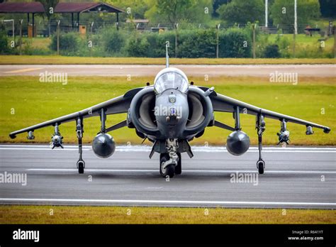 Jump Jet Landing Vertically At Gladys Roy Blog