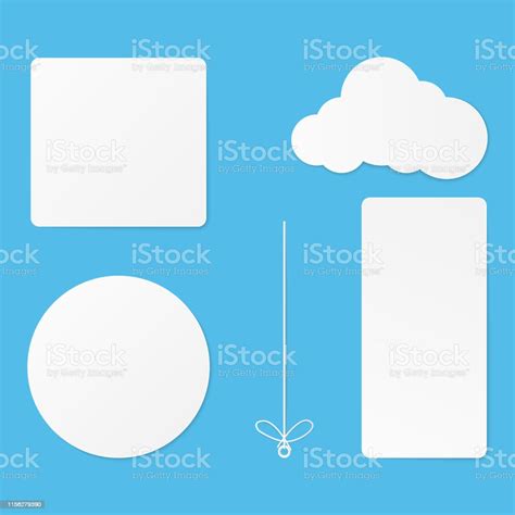 푸른 하늘에 모양의 세트와 종이 예술 공간을 복사합니다 음성 거품 흰색과 회색 빈 매달려 비어 있는 조롱 0명에 대한 스톡 벡터