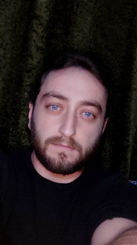 სადღაც სინათლეს ვლანდავ Share Poetry გაიზიარე პოეზია Facebook