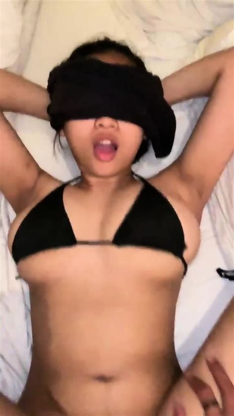 Dinda Ngewe Pake Lingerie Mata Ditutup Dinda Ngewe Pake Lingerie Mata Ditutup