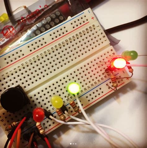 Simulando Um SemÁforo De TrÂnsito De Carros E Pedestres Com Arduino