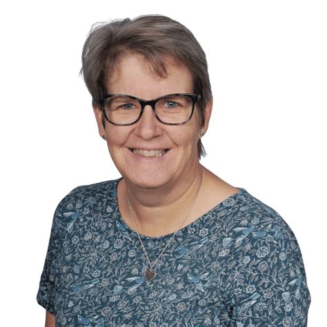 Sarah Batsons Instagram Twitter And Facebook On Idcrawl