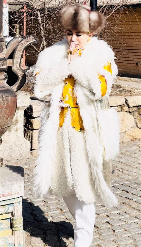 Үзмэрч Нямаагийн өвөрмөц өнгөлөг гоёл Tac Mn