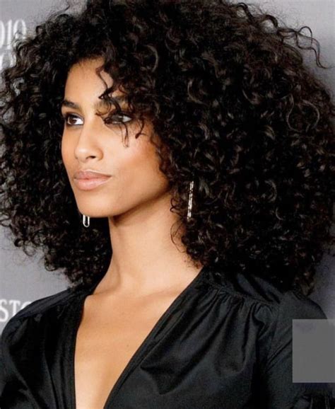 Pin By R E Y N A On I T G I R L S Long Hair Styles Curly Hair Styles