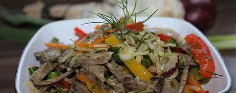 Салат з свинячим язиком і болгарським перцем